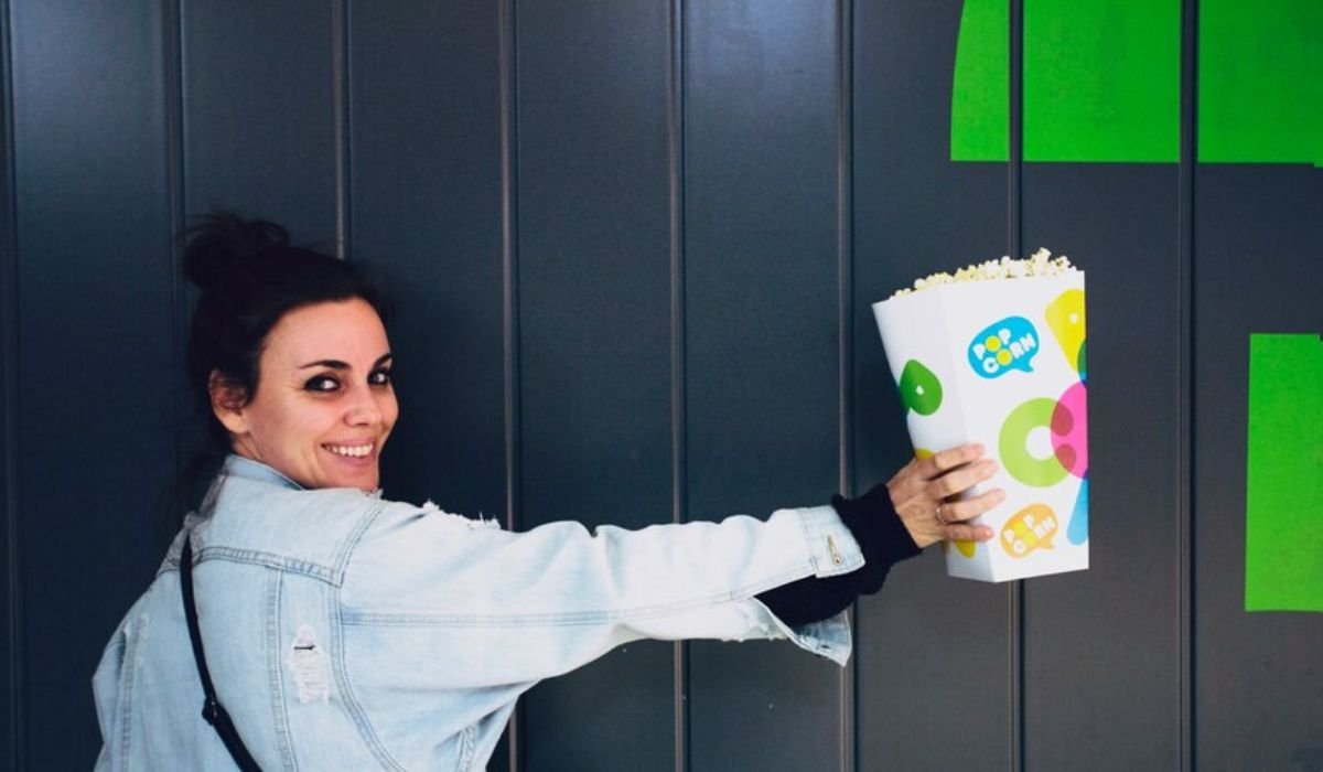 A Beginner's Guide to Understanding Poster Color - neonjs