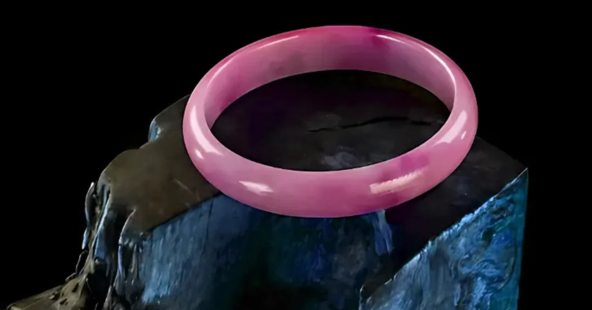 Why The Jade Bangle Is The Timeless Accessory You Need